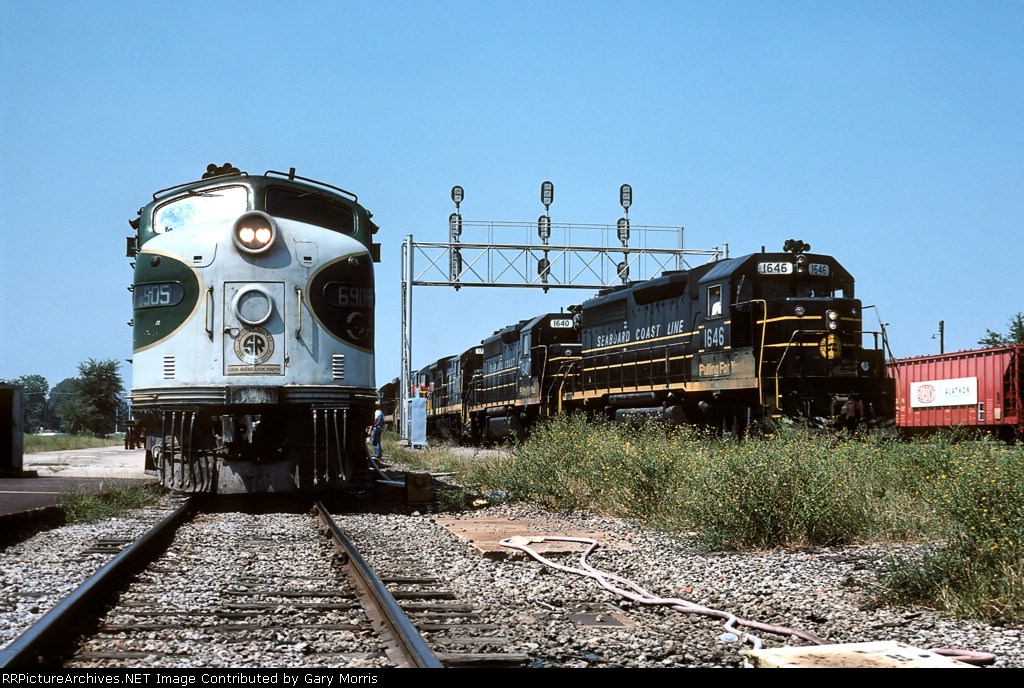 Southern E8 and SCL GP40-2